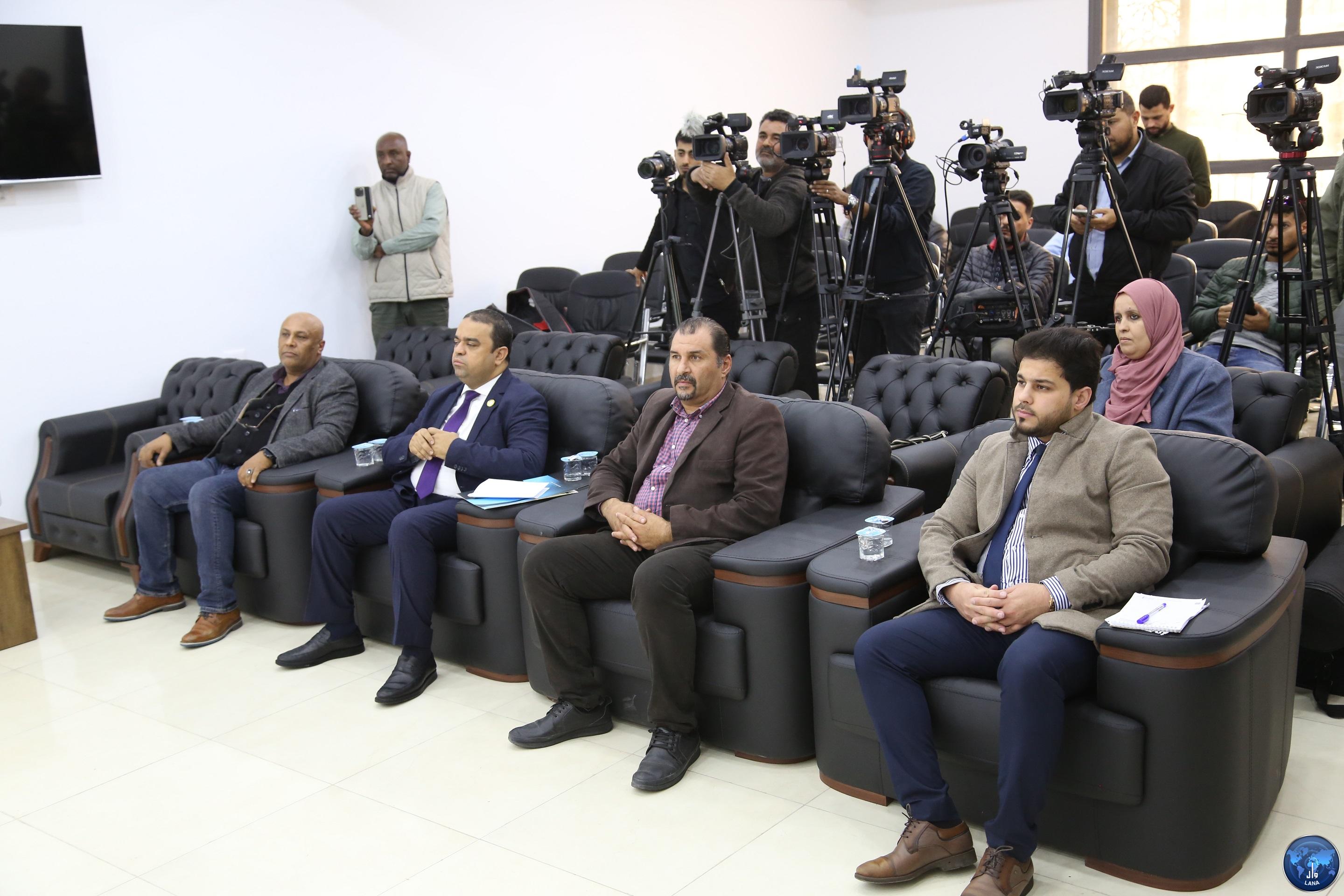 وكالة الأنباء الليبية ألبوم الصور مؤتمر صحفي لوزير العمل بحكومة