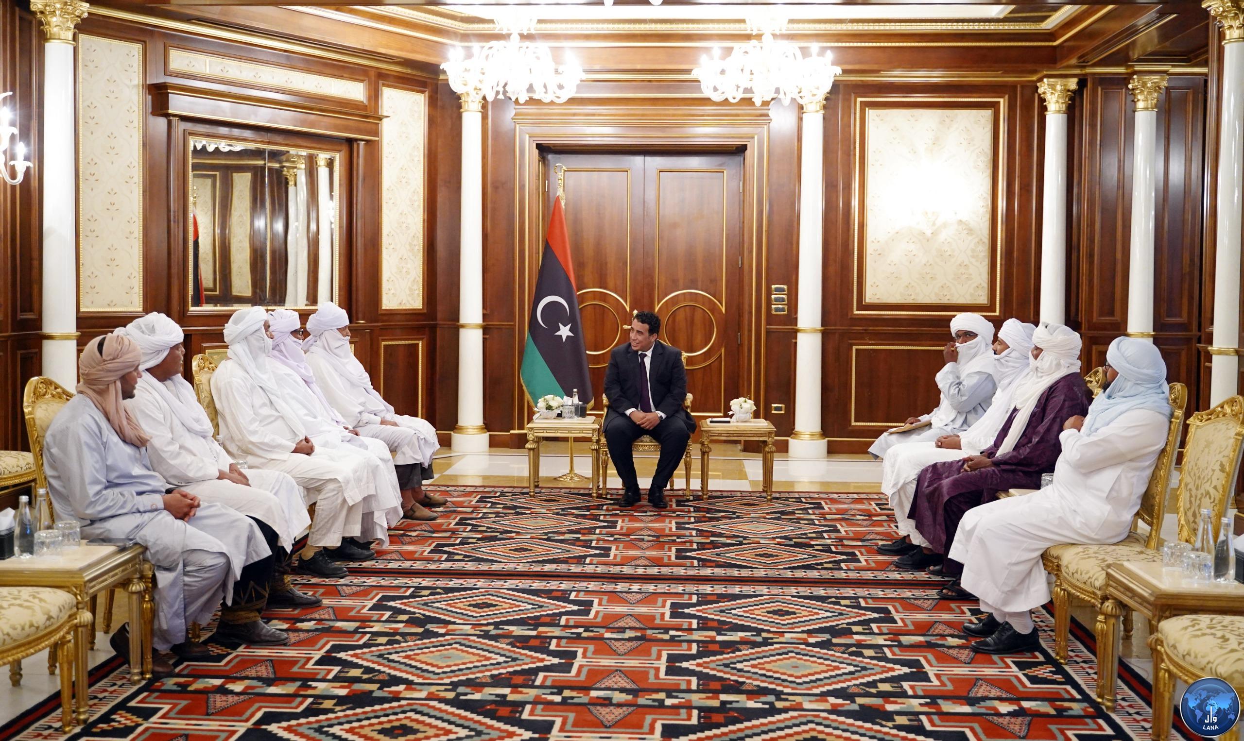 وكالة الأنباء الليبية المنفي يلتقي وفداً من قبائل الطوارق